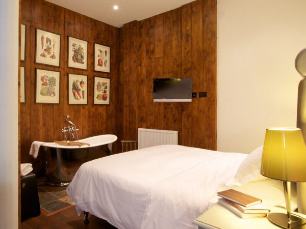 Deluxe Room - Eckington Manor